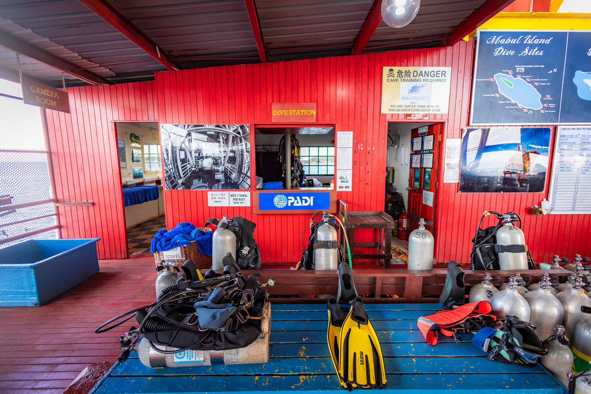 Sipadan, Mabul Island Scuba Diving - Seaventures Dive Rig - Sabah