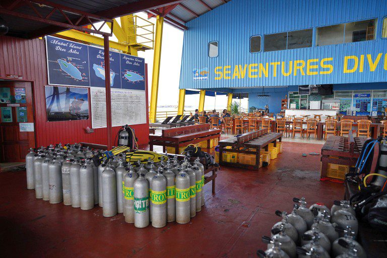 Sipadan Scuba Diving - Seaventures Dive Rig - Sabah Malaysia