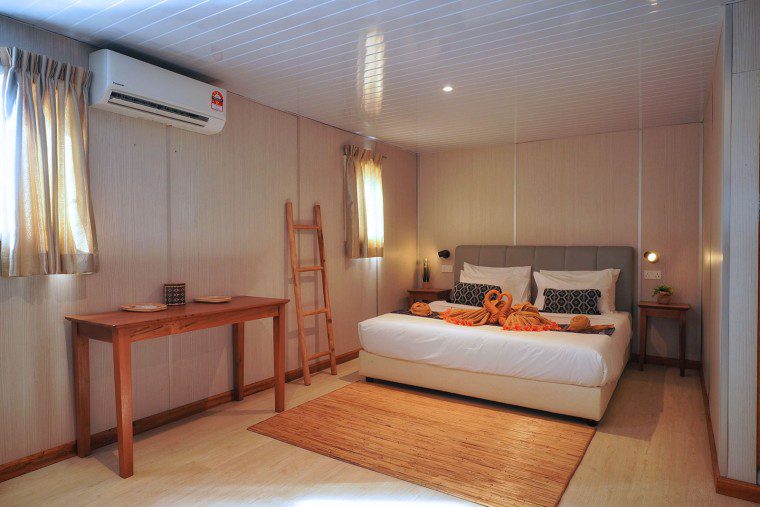 Sipadan Island Resort - Seaventures Dive Rig - Sabah Malaysia